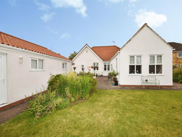 4 bedroom detached bungalow for sale