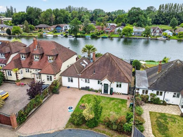 4 bedroom detached bungalow for sale