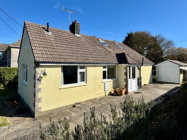 4 bedroom detached bungalow for sale