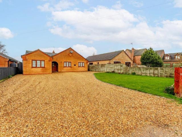4 bedroom detached bungalow for sale