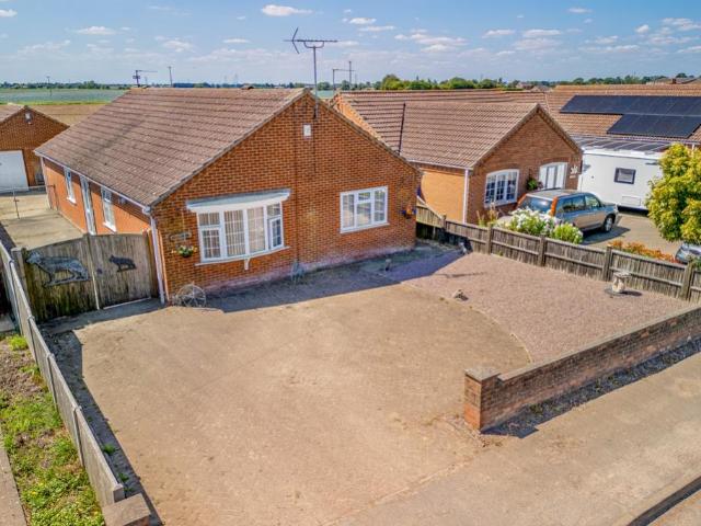 4 bedroom detached bungalow for sale