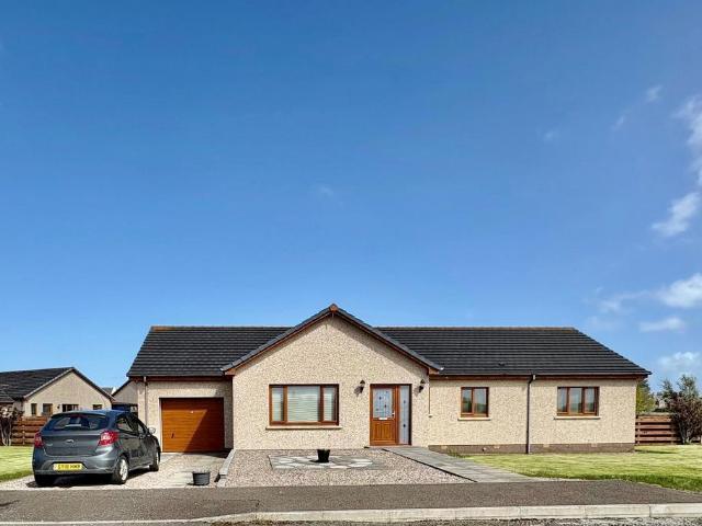 4 bedroom detached bungalow for sale