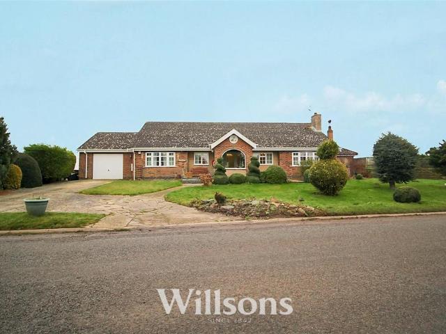 4 bedroom detached bungalow for sale