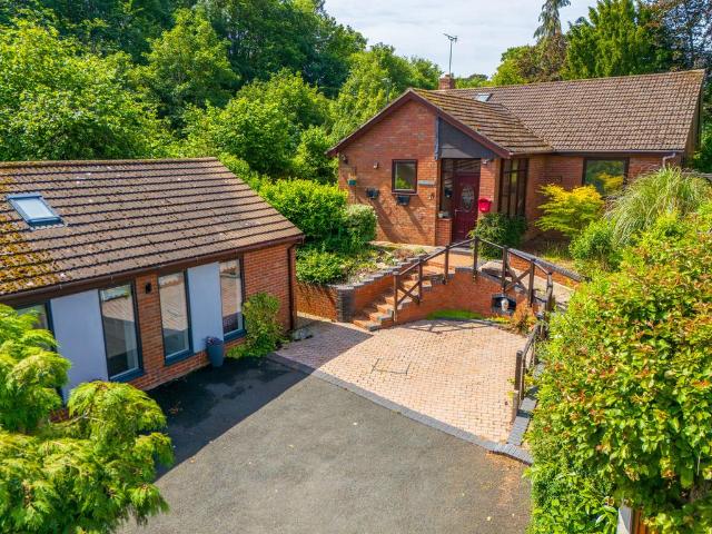 4 bedroom detached bungalow for sale