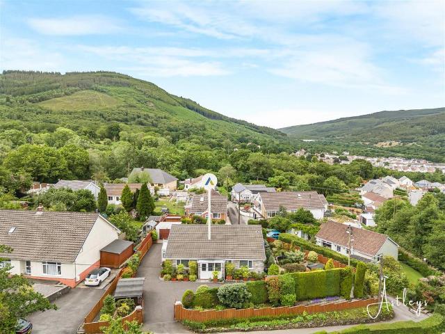 4 bedroom detached bungalow for sale