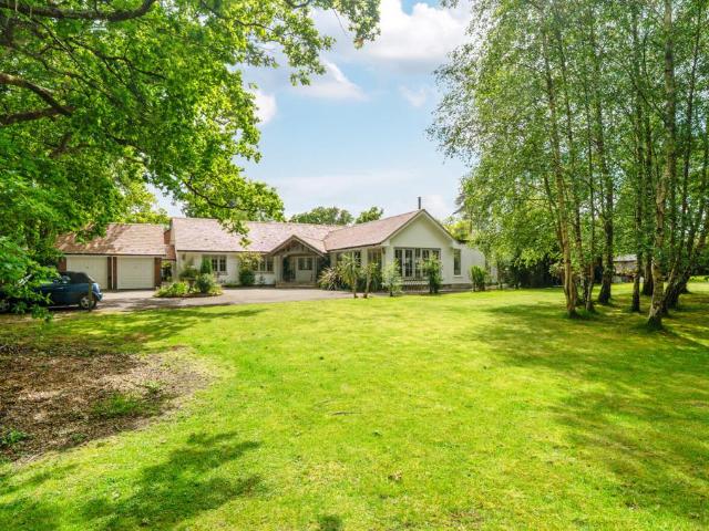 4 bedroom detached bungalow for sale