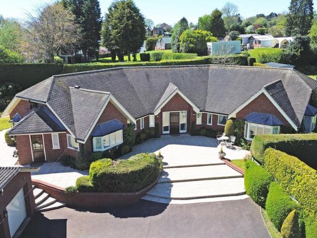4 bedroom detached bungalow for sale