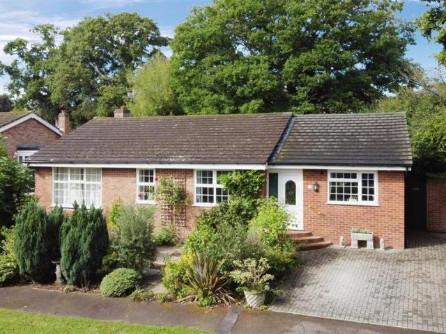 4 bedroom detached bungalow for sale