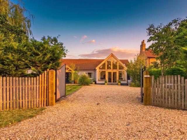 4 bedroom detached bungalow for sale