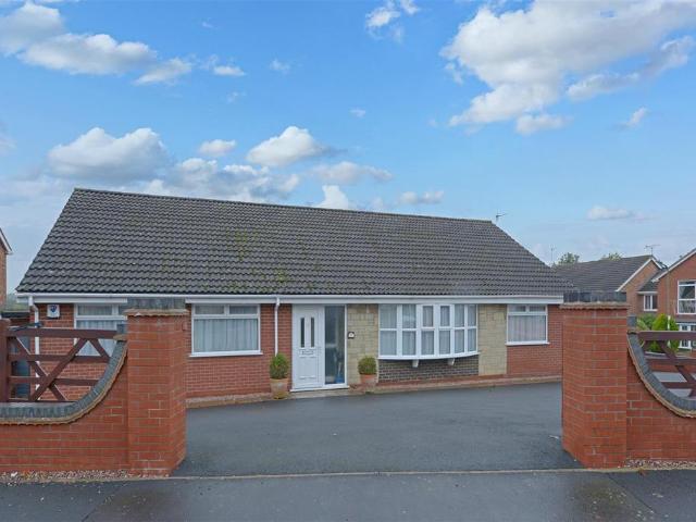 4 bedroom detached bungalow for sale