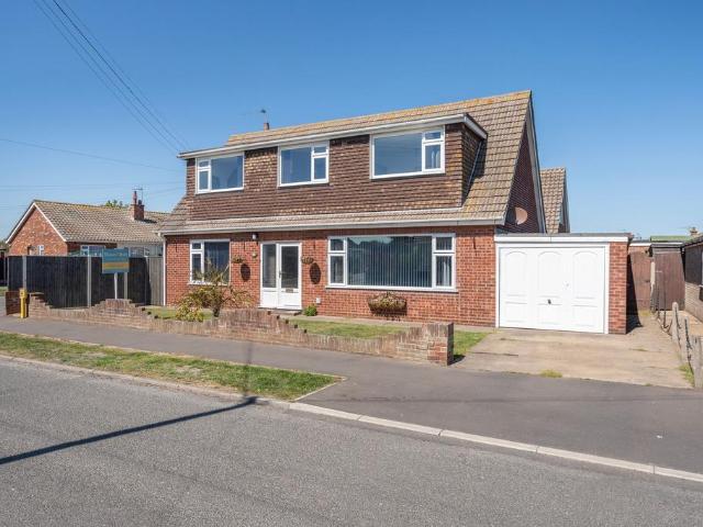 4 bedroom detached bungalow for sale