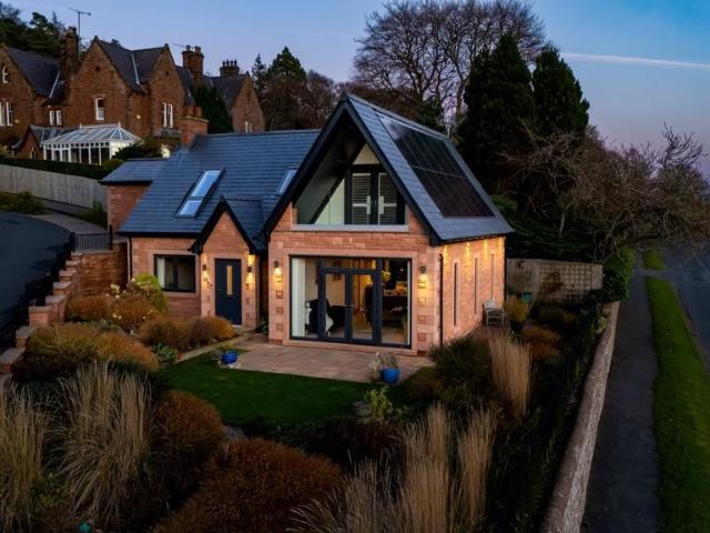 4 bedroom detached bungalow for sale