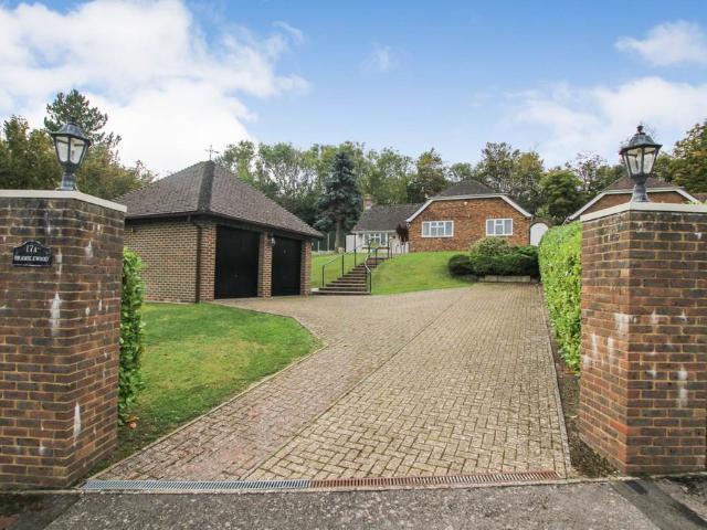 4 bedroom detached bungalow for sale