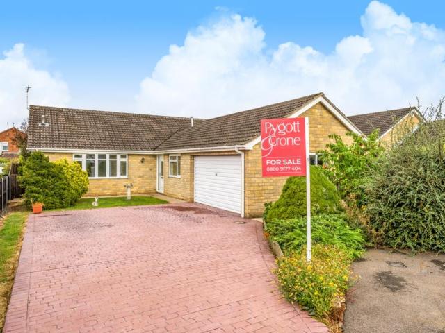 4 bedroom detached bungalow for sale