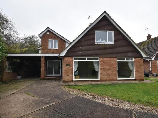 4 bedroom detached bungalow for sale