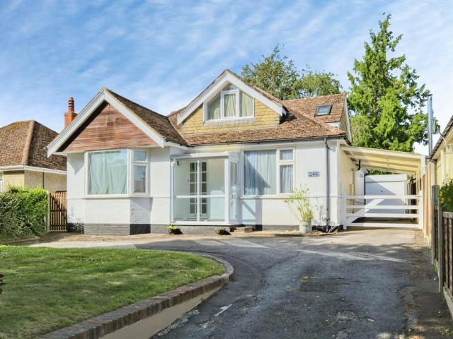 4 bedroom detached bungalow for sale
