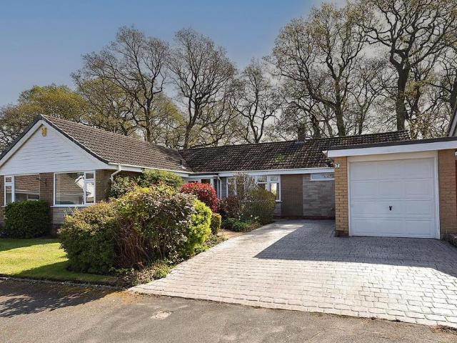 4 bedroom detached bungalow for sale