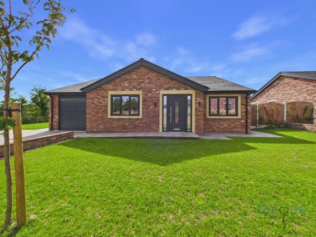 4 bedroom detached bungalow for sale
