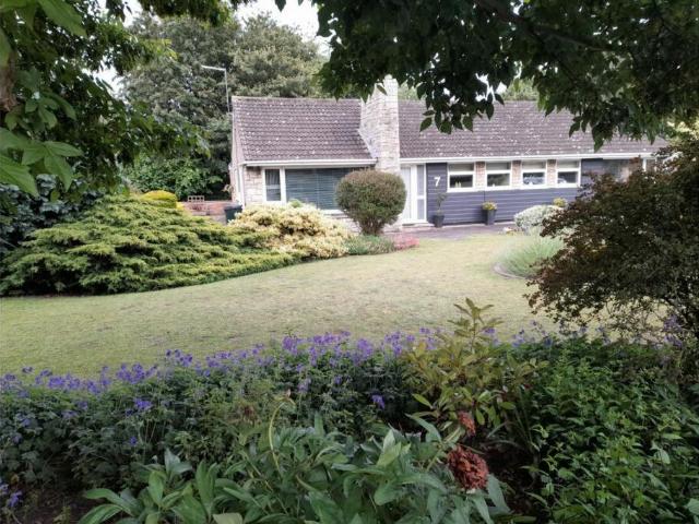 4 bedroom detached bungalow for sale