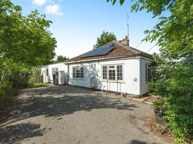 4 bedroom detached bungalow for sale