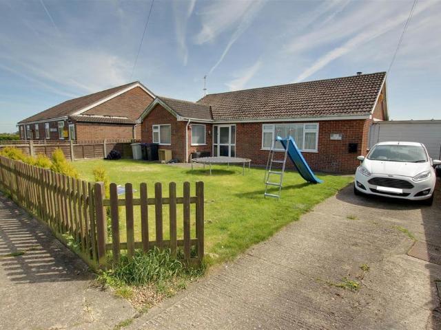 4 bedroom detached bungalow for sale
