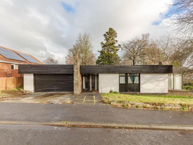 4 bedroom detached bungalow for sale