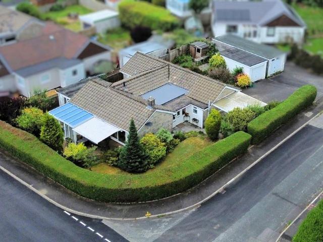 4 bedroom detached bungalow for sale