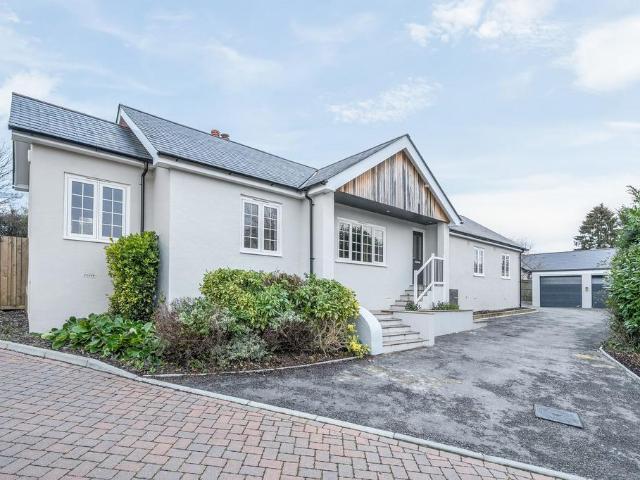 4 bedroom detached bungalow for sale