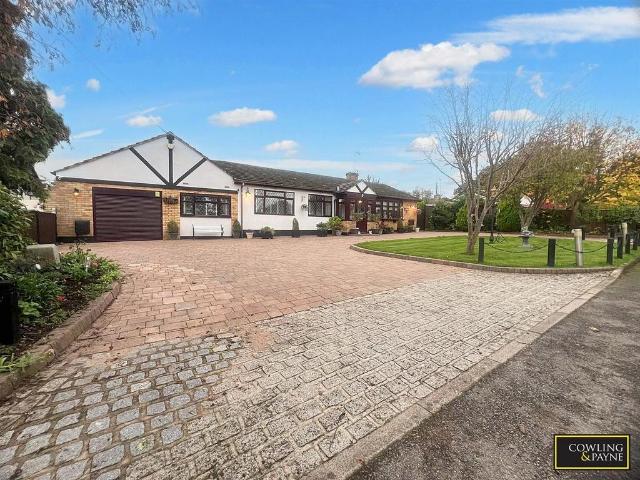 4 bedroom detached bungalow for sale