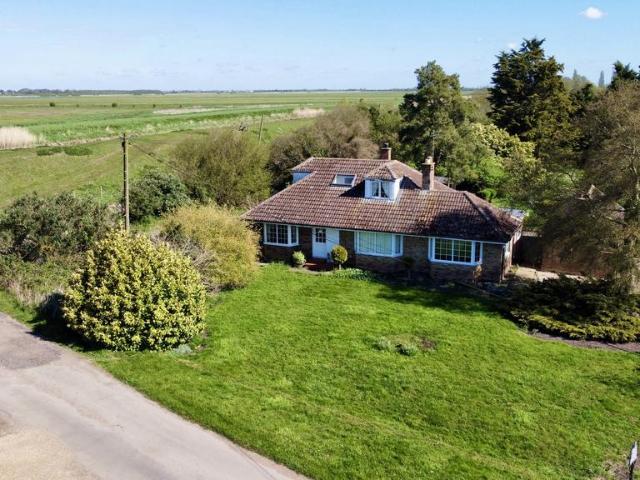 4 bedroom detached bungalow for sale
