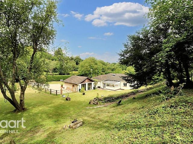 4 bedroom detached bungalow for sale