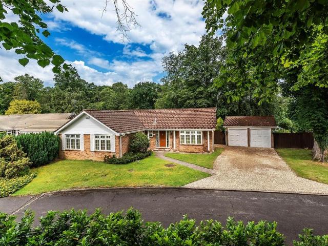 4 bedroom detached bungalow for sale