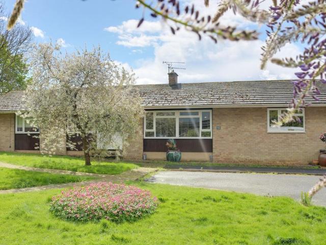 4 bedroom detached bungalow for sale