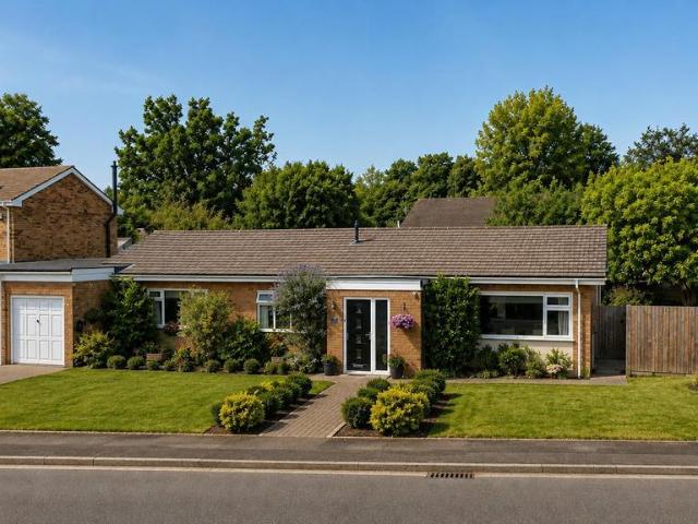 4 bedroom detached bungalow for sale