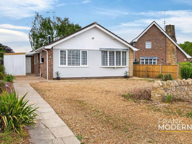 4 bedroom detached bungalow for sale