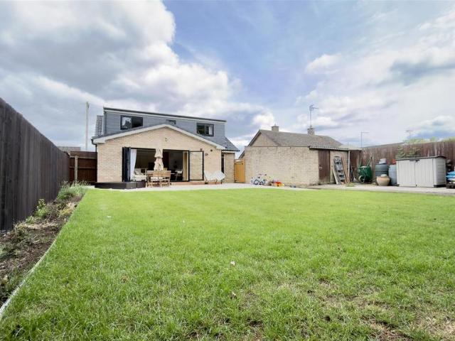 4 bedroom detached bungalow for sale