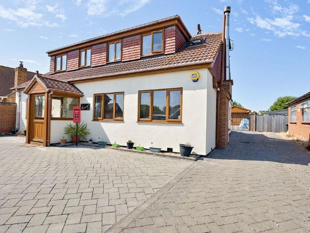4 bedroom detached bungalow for sale