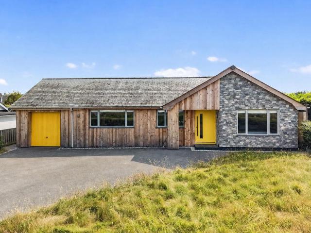 4 bedroom detached bungalow for sale