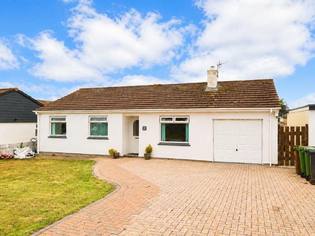 4 bedroom detached bungalow for sale