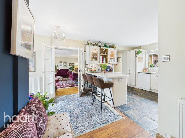 4 bedroom detached bungalow for sale