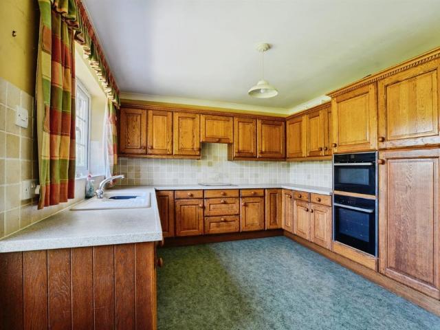 4 bedroom detached bungalow for sale