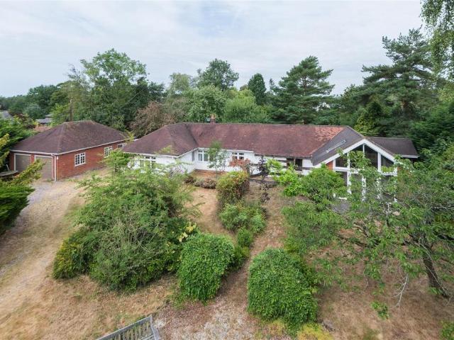 4 bedroom detached bungalow for sale