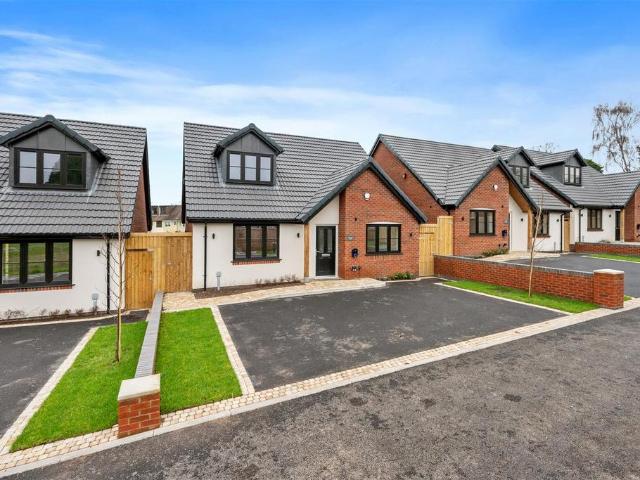 4 bedroom detached bungalow for sale