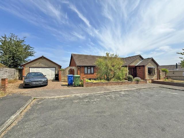 4 bedroom detached bungalow for sale
