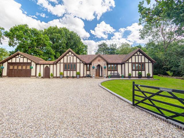 4 bedroom detached bungalow for sale