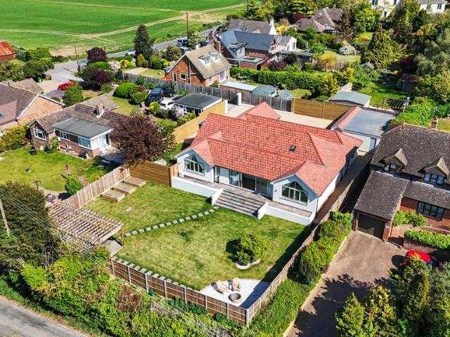 4 bedroom detached bungalow for sale