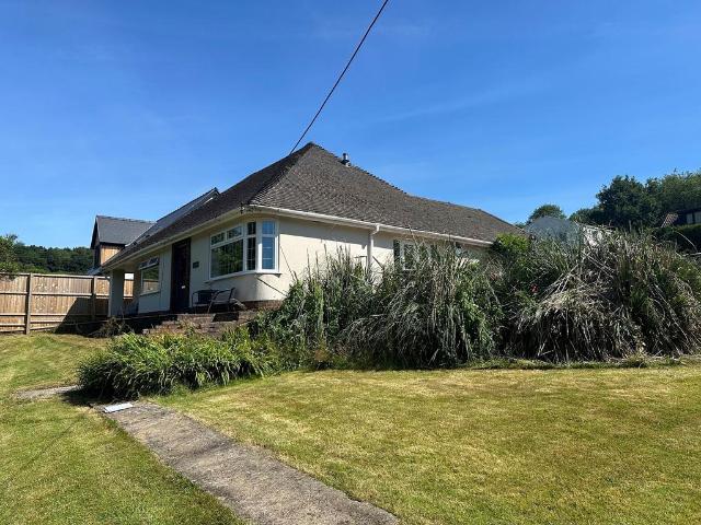 4 bedroom detached bungalow for sale