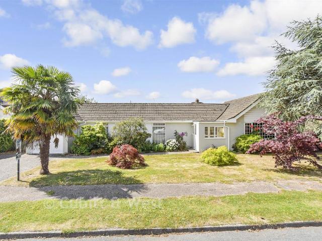 4 bedroom detached bungalow for sale