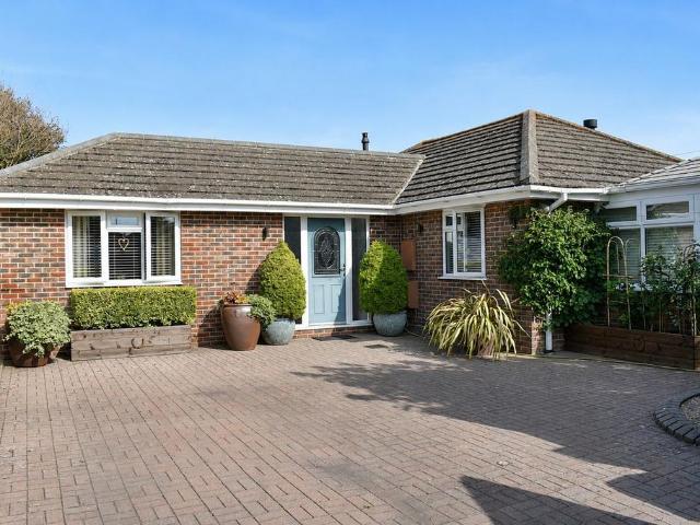 4 bedroom detached bungalow for sale