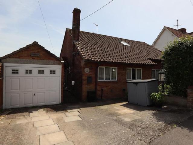 4 bedroom detached bungalow for sale